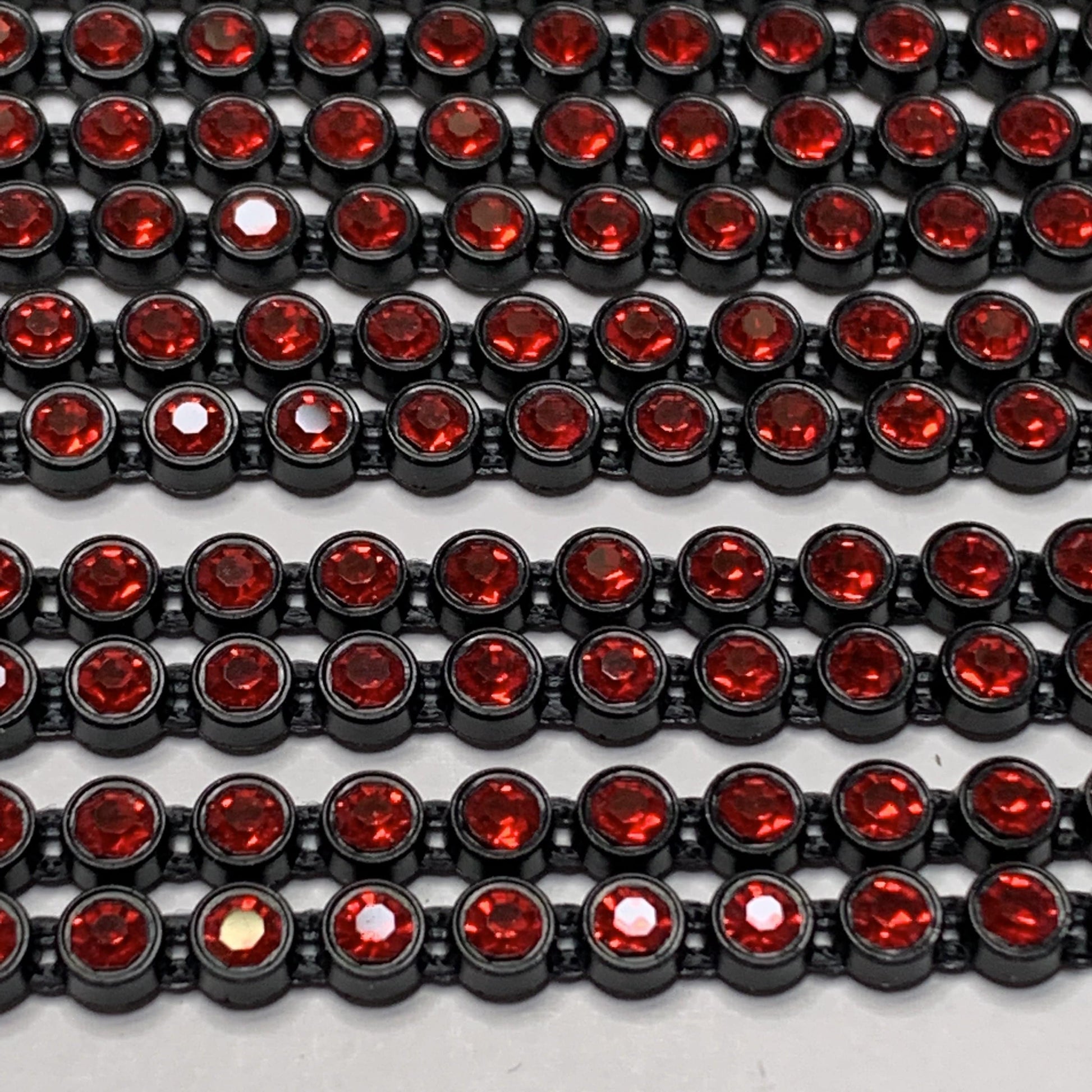 Ss8 Plastic Chain Banding, Red Stone in Black Plastic – Sundaylace ...